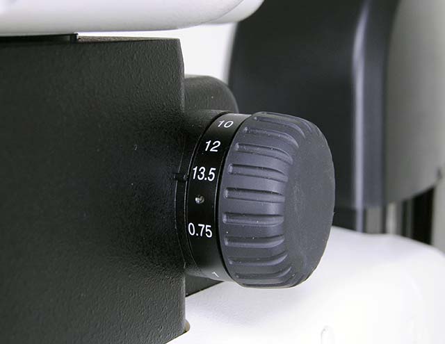 ニコン研究用高級実体顕微鏡【SMZ18 倍率：7.5 ～135x】